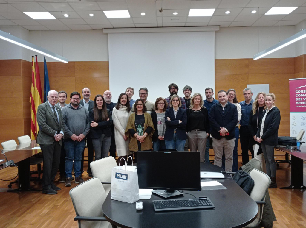 Més de 75 professionals participen en els cinc grups de debat ...